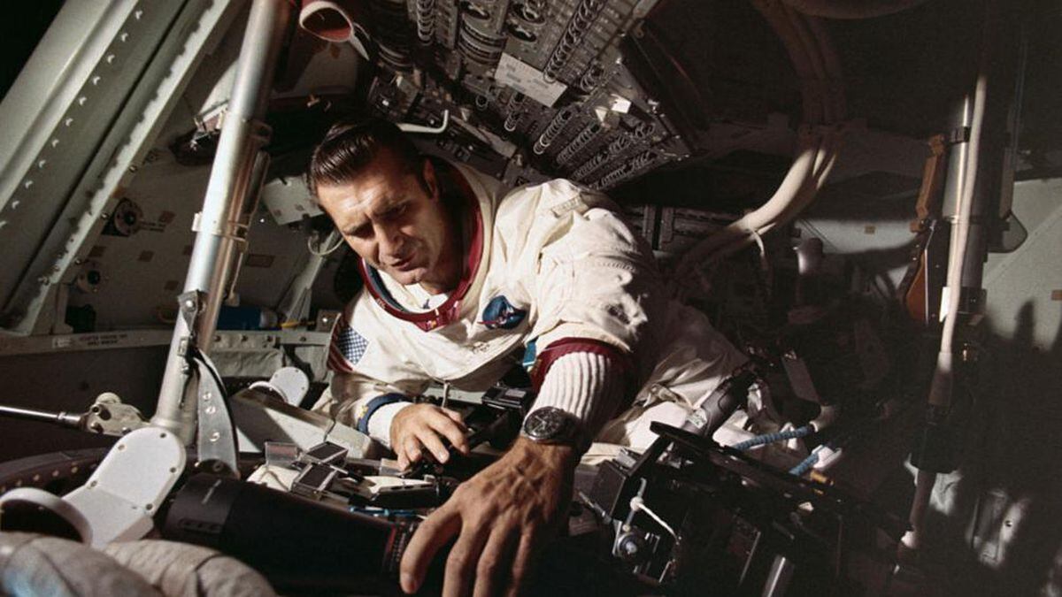 NASA astronaut Dick Gordon dies at 88